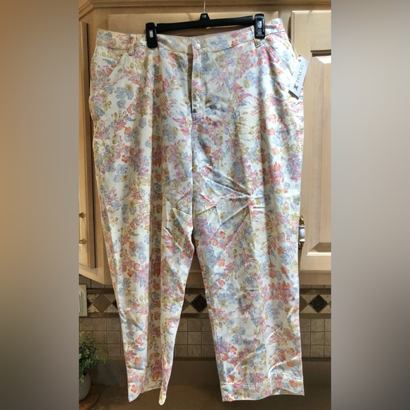 Kate Hill | Pants & Jumpsuits | Nwt Kate Hill Floral Print Capri Pants ...